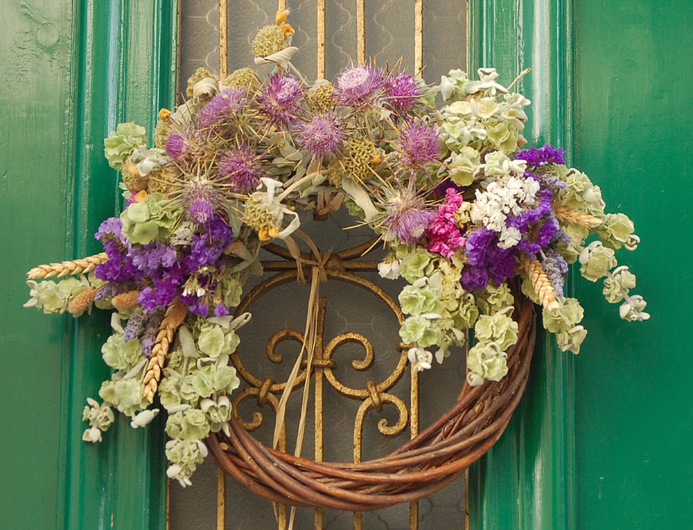 How to Celebrate May Day (Protomayia)! | Athens Insider